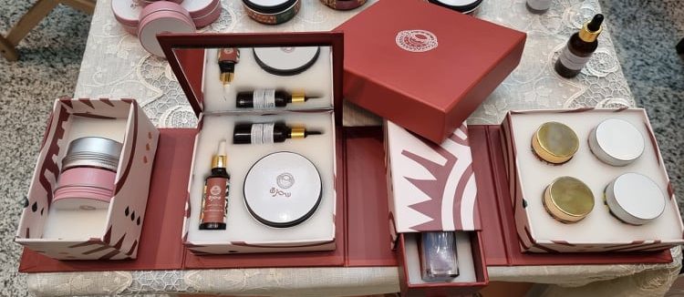 Samra Essential Package Lovely Gift Box for Girl | giftopiia